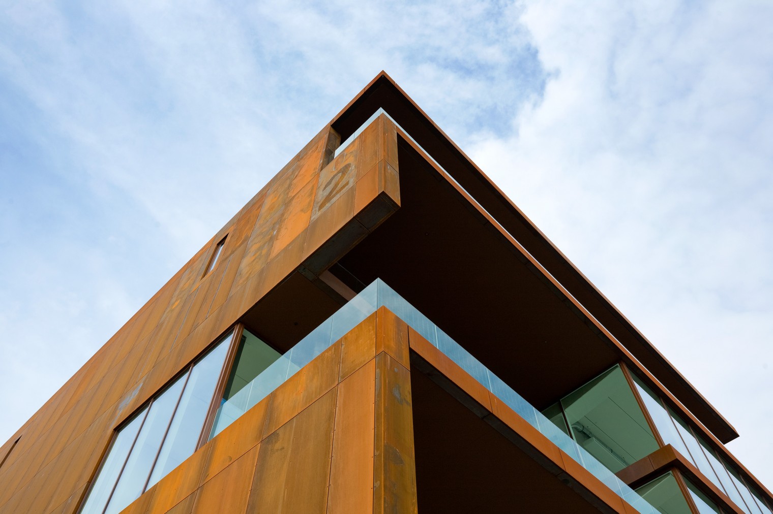 herfstkleuren van dedato's nieuwe pand - dedato