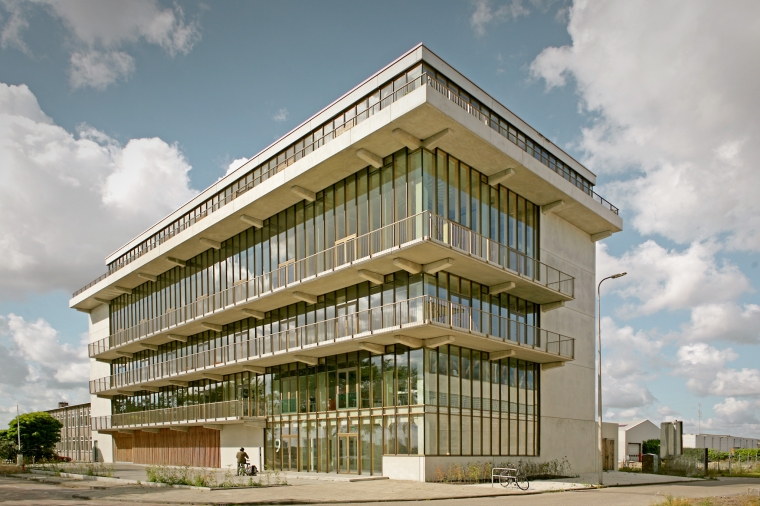 bij dedato schijnt altijd de zon - dedato